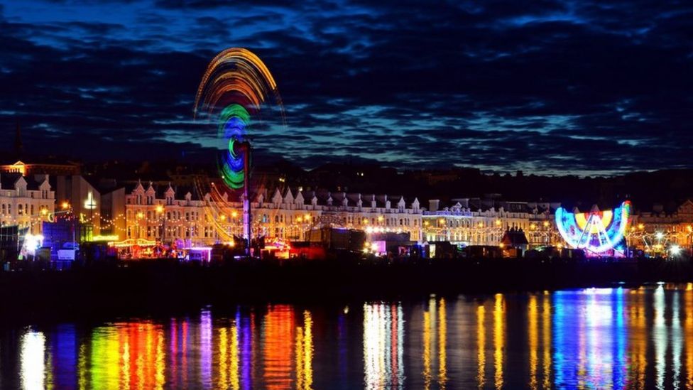 Funfair returns to Isle of Man for the first time since 2019 - BBC News