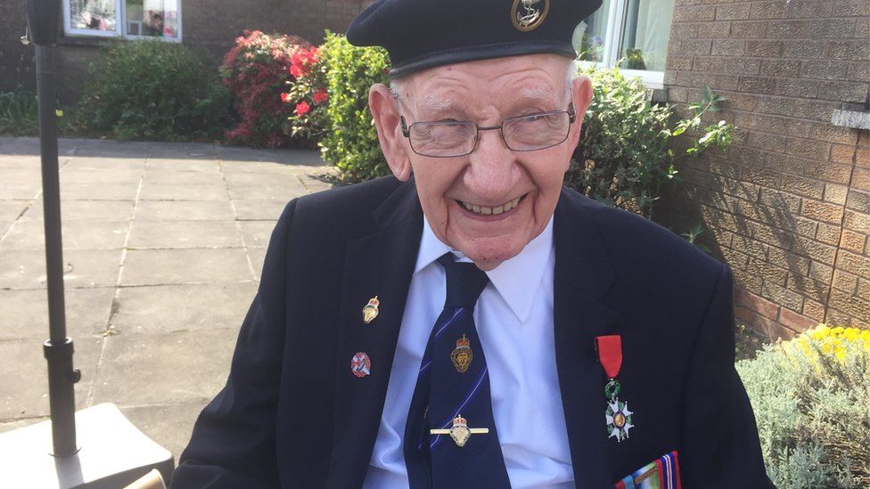 Armed forces veterans in Scotland to receive £600,000 - BBC News