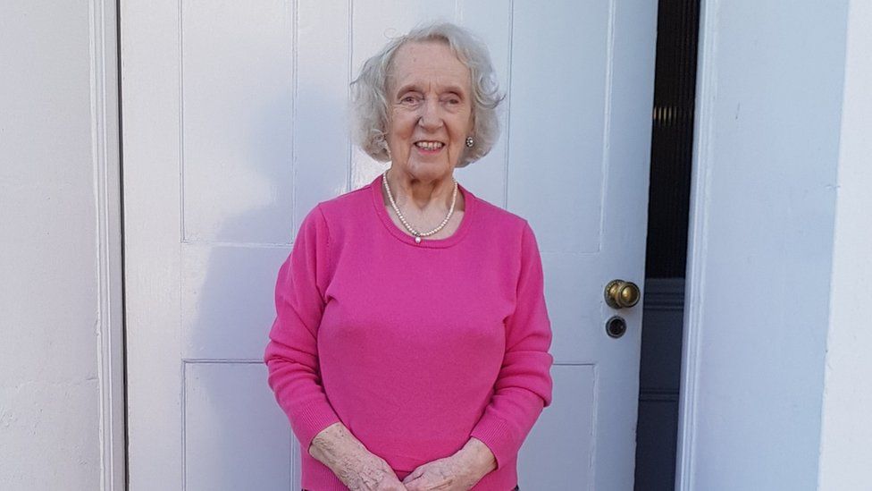 Food Train: The Dumfries charity helping to feed thousands - BBC News