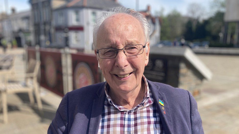 'Mae angen i ni gael ein stryd fawr yn ôl' - BBC Cymru Fyw