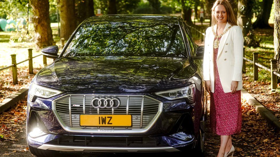 Electric car for Belfast lord mayor for the first time - BBC News