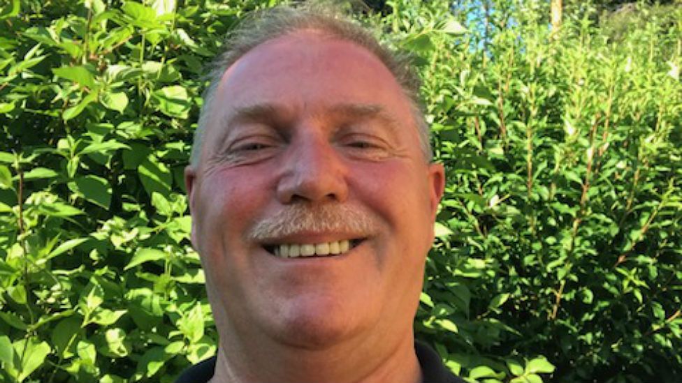 Derbyshire school friends MBE row ends in £21m shares ruling - BBC News