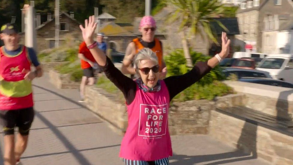 Cancer patient will keep running despite prognosis - BBC News