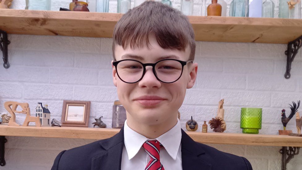 Teen 'hero' saves man from Gainsborough house fire - BBC News