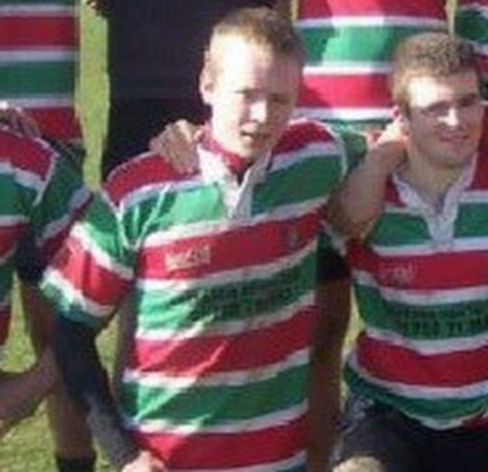 Clwb Rygbi Pwllheli'n cofio Robin Llyr Evans - BBC Cymru Fyw