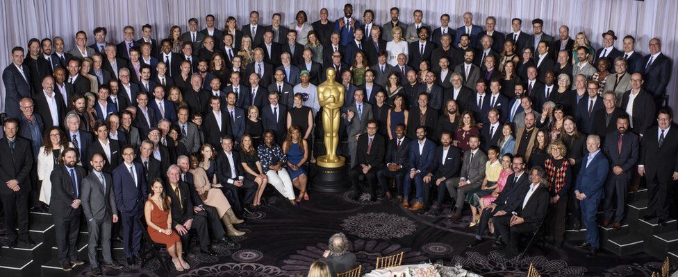 Oscars class photo: Seven things we spotted - BBC News