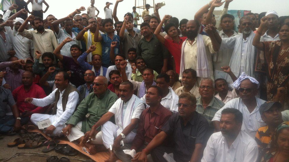 Nepal 'may fly in fuel' as protests disrupt supplies - BBC News