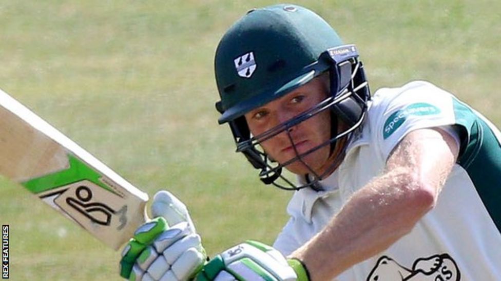 Gloucestershire v Worcestershire: Ben Cox hits 124 for Worcestershire ...