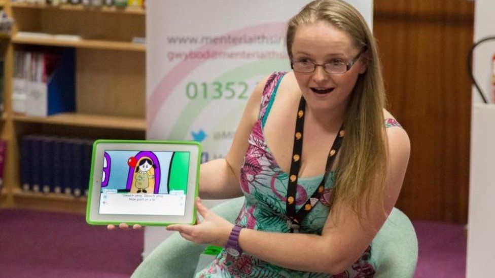 Addasu ap dysgu iaith Magi Ann ar gyfer y Gernyweg - BBC Cymru Fyw