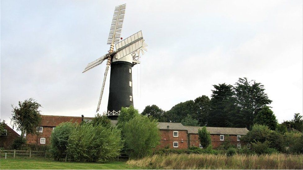 Skidby Mill to see sails restored after council approves plans - BBC News