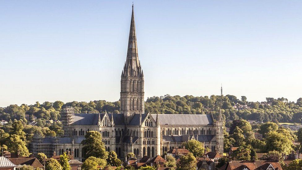 Ex-teacher Piers Le Cheminant jailed for abusing pupils - BBC News