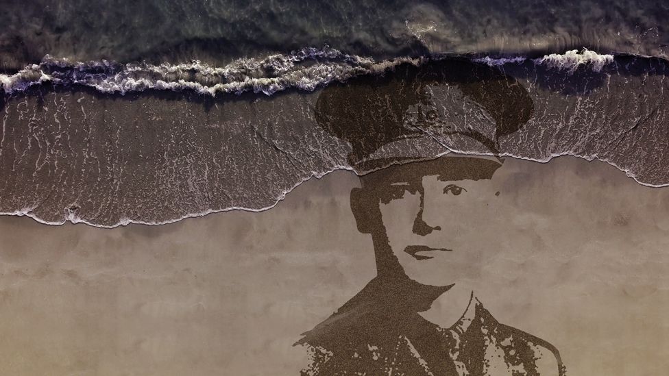Danny Boyle's beach takeover to honour World War One soldiers - BBC News