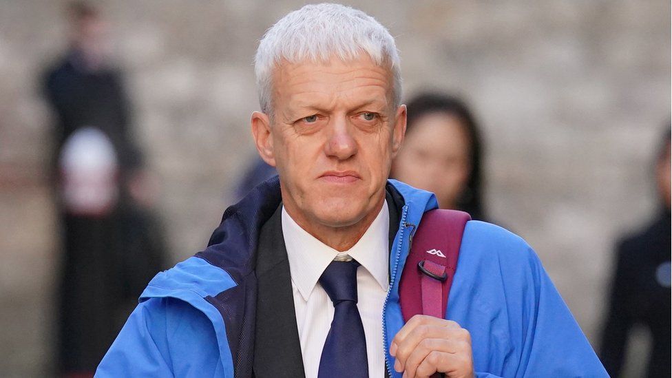 Ex-Met officer guilty of sending racist message - BBC News