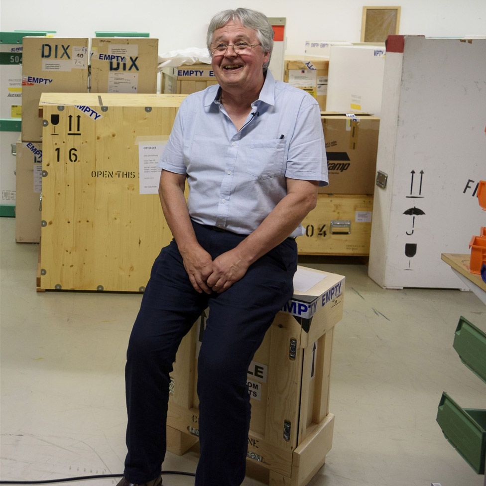 Ken Simons: Getting hands-on with priceless art for 40 years - BBC News