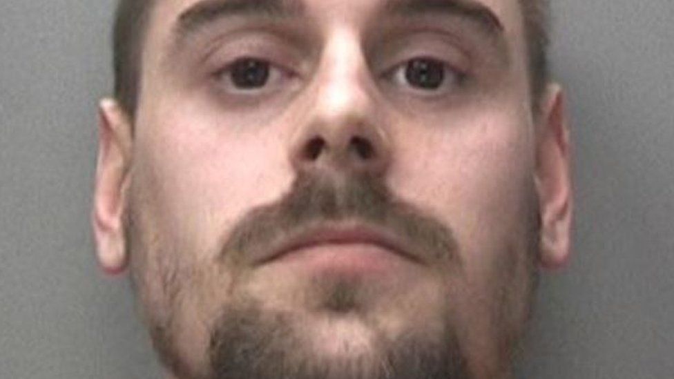 Coventry murder police seek missing man after mother's death - BBC News