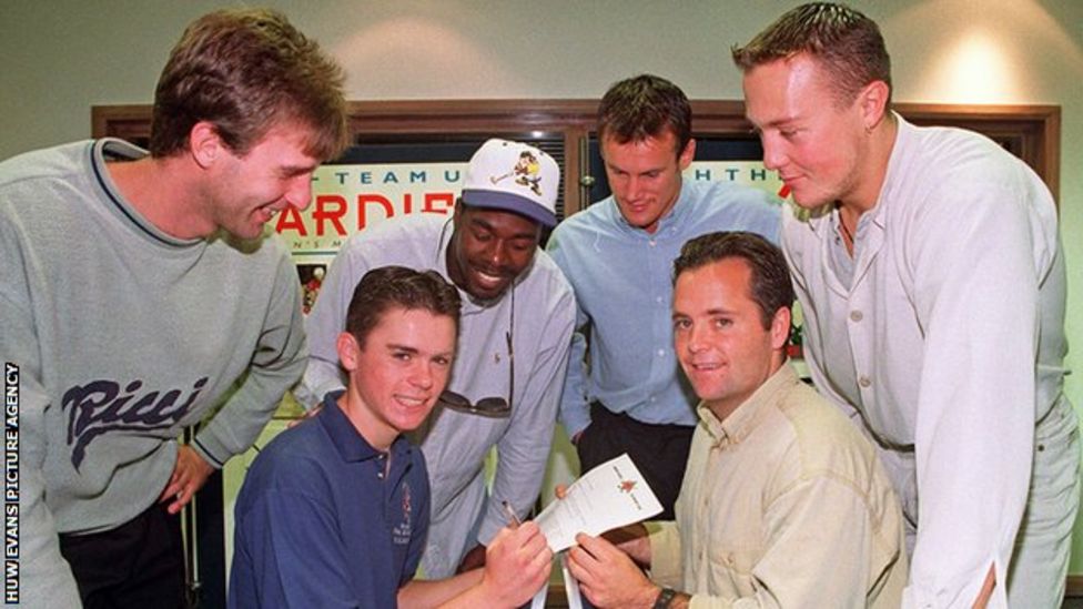 Stevie Lyle: From school to the Superleague with Cardiff Devils - BBC Sport