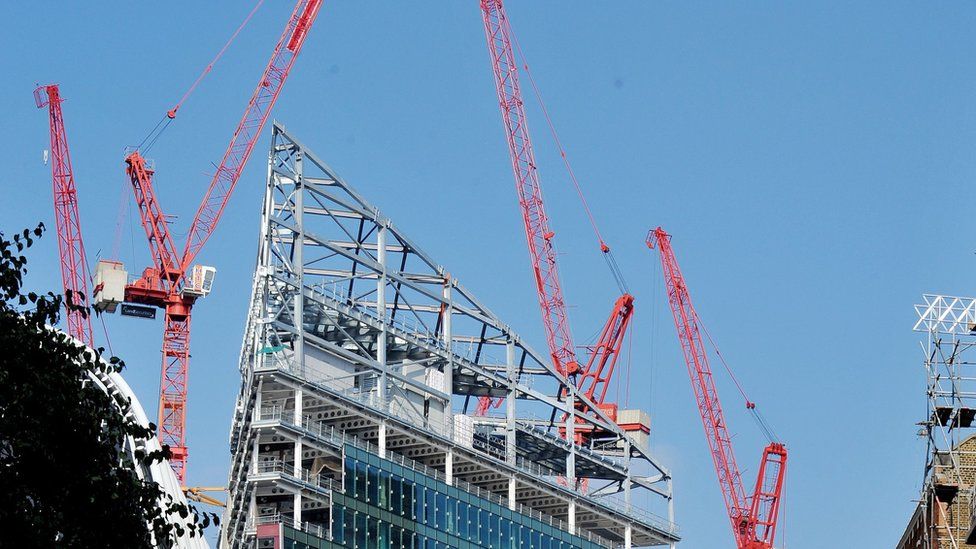 Restaurants heat up Cardiff economy but other areas struggle - BBC News