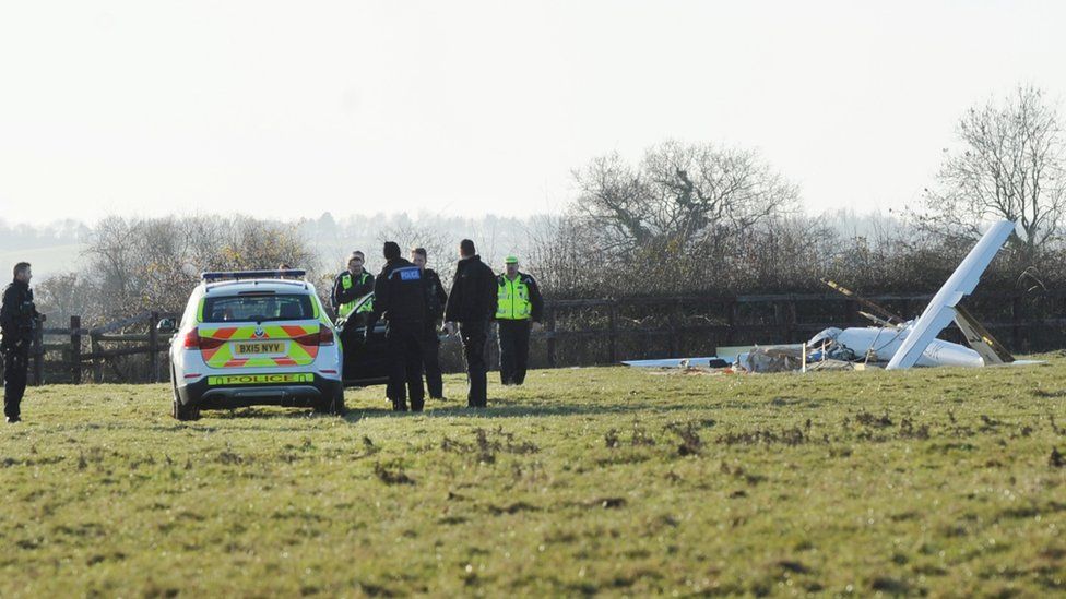 Leicestershire fatal glider crash: Aircraft 'fell from the sky' - BBC News