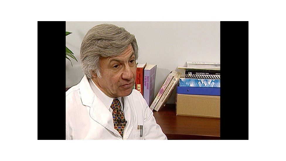 Lawsuit claims former fertility doctor used his own sperm - BBC News