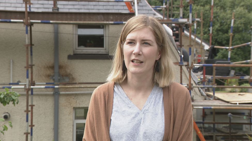 Covid in Scotland: Warning over building delays and price hikes - BBC News