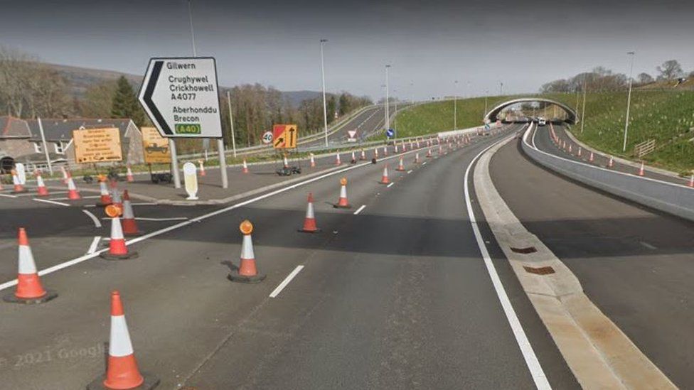 'Rhwystredigaeth' ynglŷn â therfyn cyflymder ar yr A465 - BBC Cymru Fyw