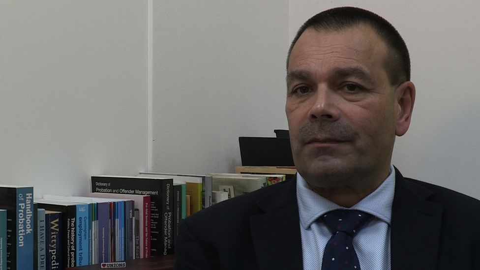 'Lives at risk' from probation service failings - BBC News