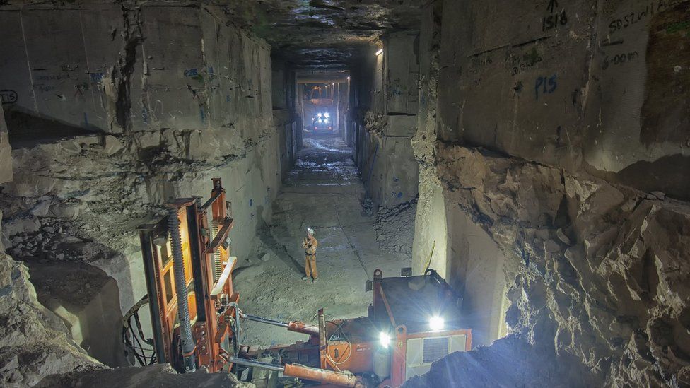 Portland stone quarry industry moves underground - BBC News