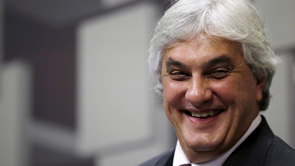 Brazil Petrobras corruption: Senator Amaral leaves prison - BBC News