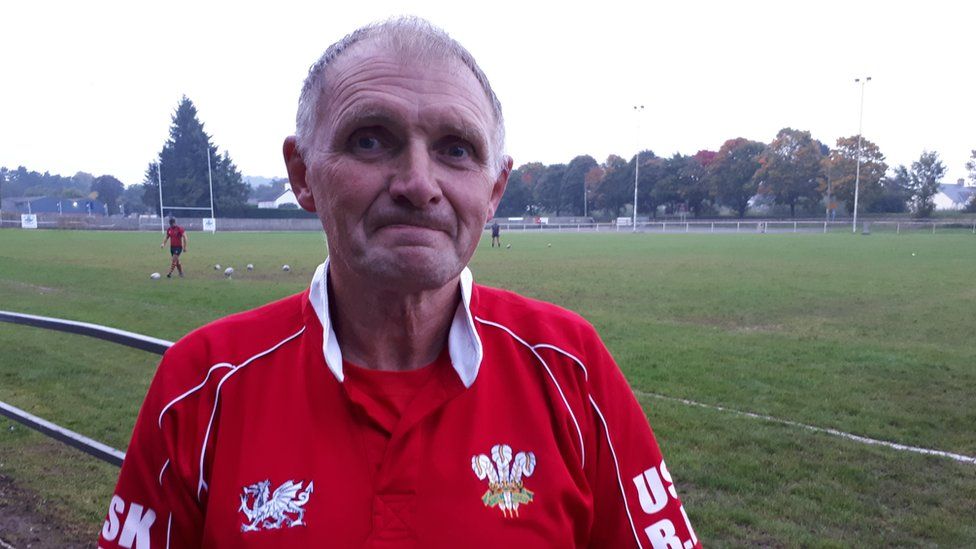 Players in their 50s and 60s 'make up numbers' in rugby - BBC News