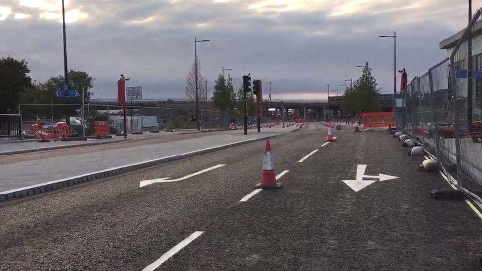 Lincoln city centre's East-West link road opens - BBC News