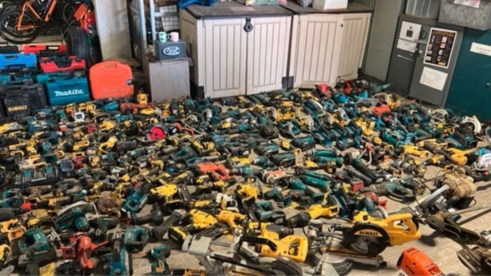 Arrests over spate of Hampshire-wide tool thefts - BBC News
