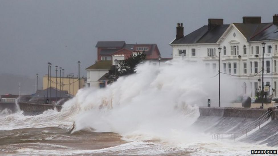 Homes evacuated and power cuts as Storm Frank hits UK - BBC News