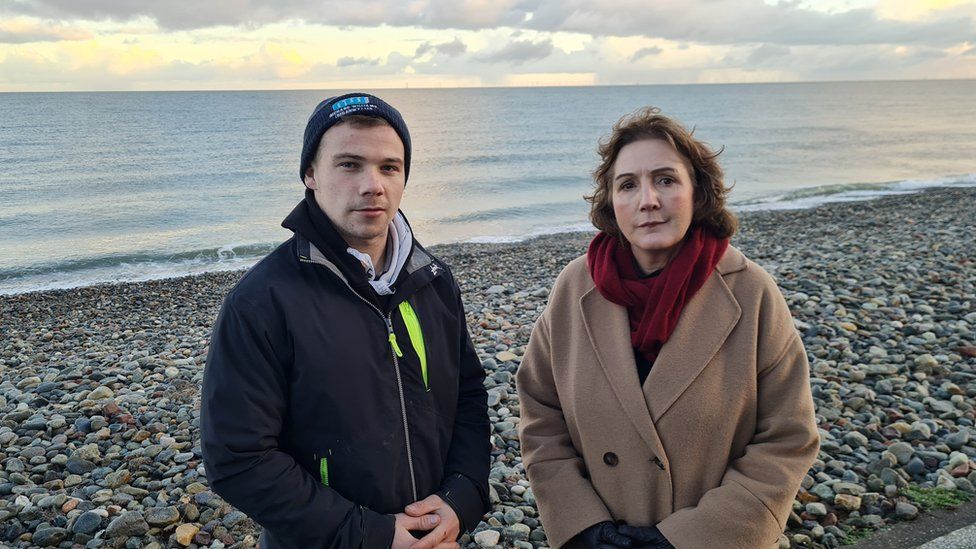 Llandudno: Nightclub stab attack survivor leads campaign - BBC News