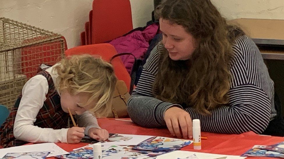 Rhoi 'llais a hyder i gymuned Blaen-y-maes' - BBC Cymru Fyw