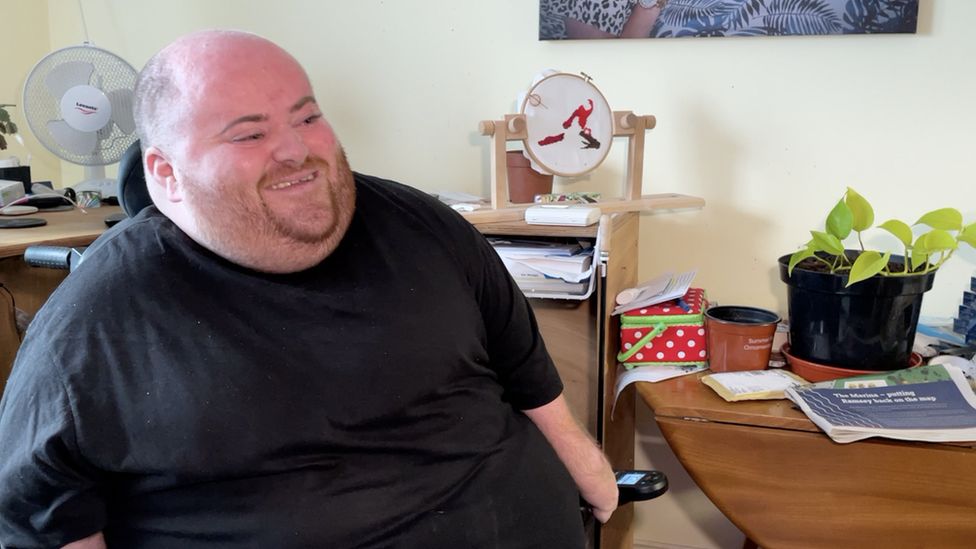 TikToker Demi Skipper trades up from a hairpin to a house - BBC News