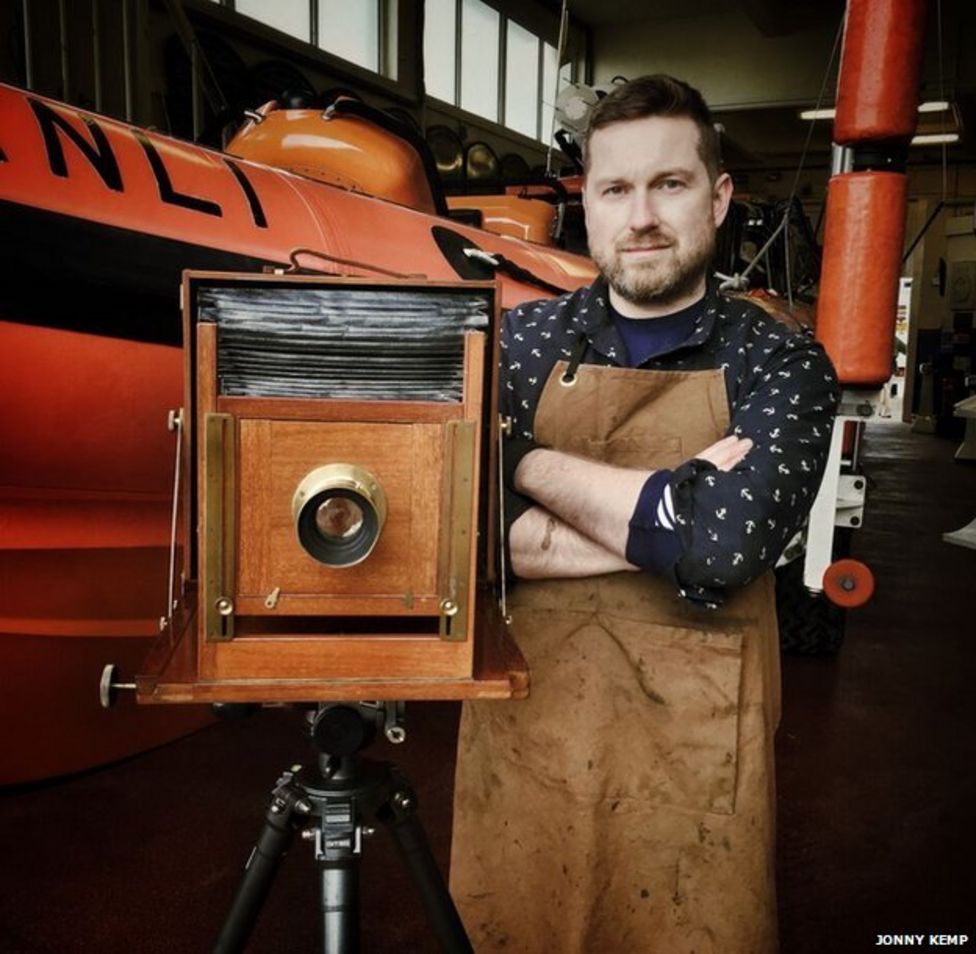 Recording lifeboat crews with a Victorian camera - BBC News