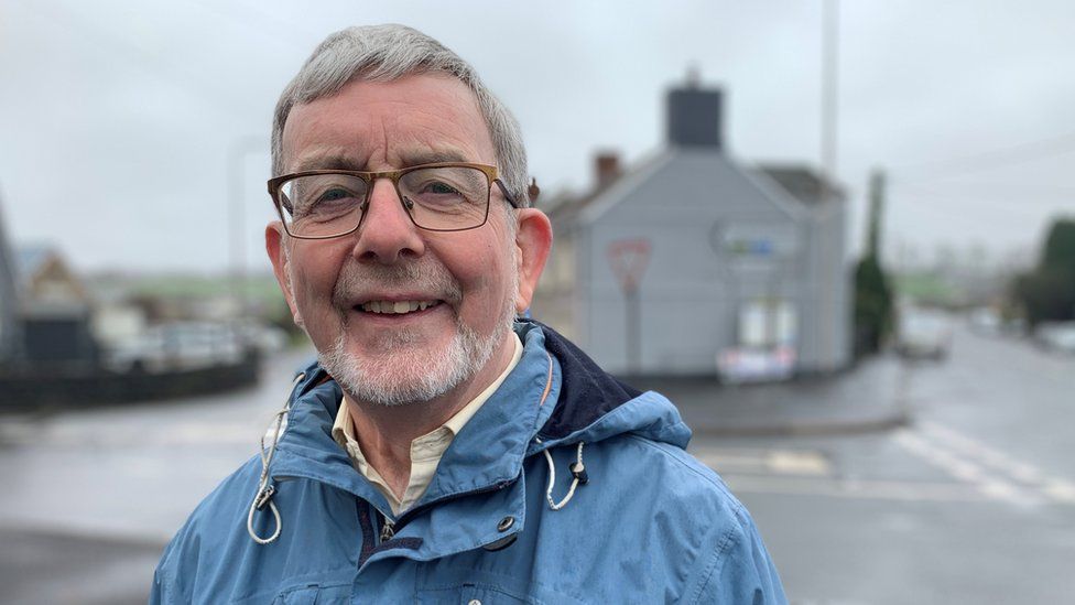 Sir Gâr: 'Rhaid oedi' tai newydd yn sgil effaith ar y Gymraeg - BBC ...