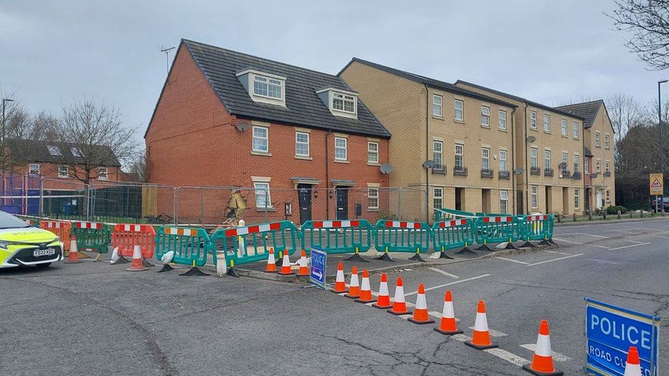 Derby: Boy, 14, charged after car crashes into house - BBC News