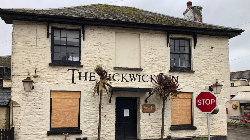 Councillors want closed Devon pub to become community asset - BBC News