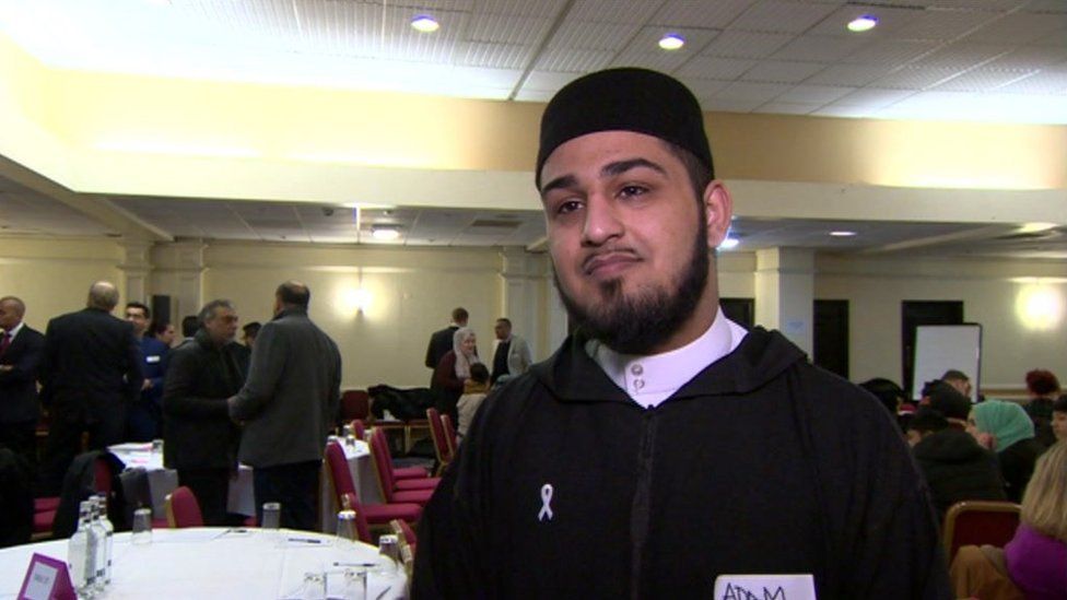 Extremism discussion event held in Bradford by committee - BBC News