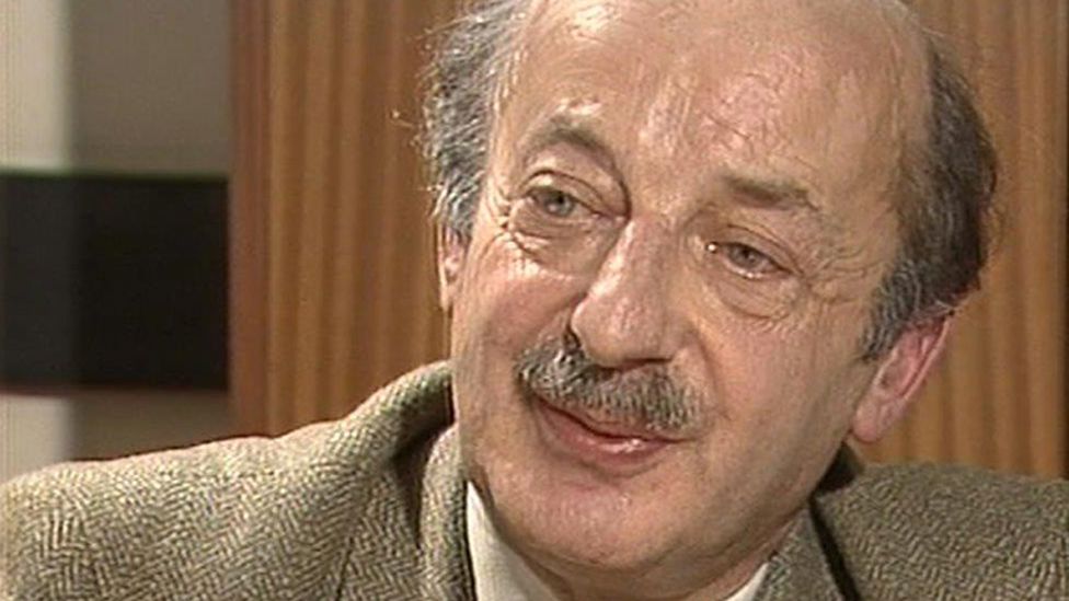 Sgandal gwaed: 40 mlynedd o aros am atebion i deuluoedd - BBC Cymru Fyw