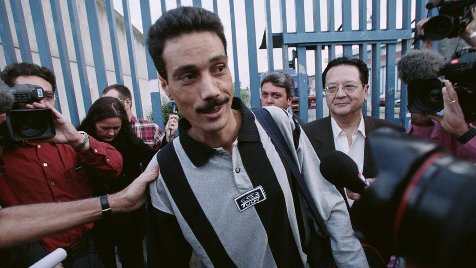 Gardener Omar Raddad wins fight to re-open notorious murder case - BBC News