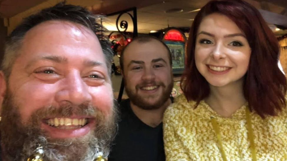 Man fundraising to buy dad a bionic arm - BBC News