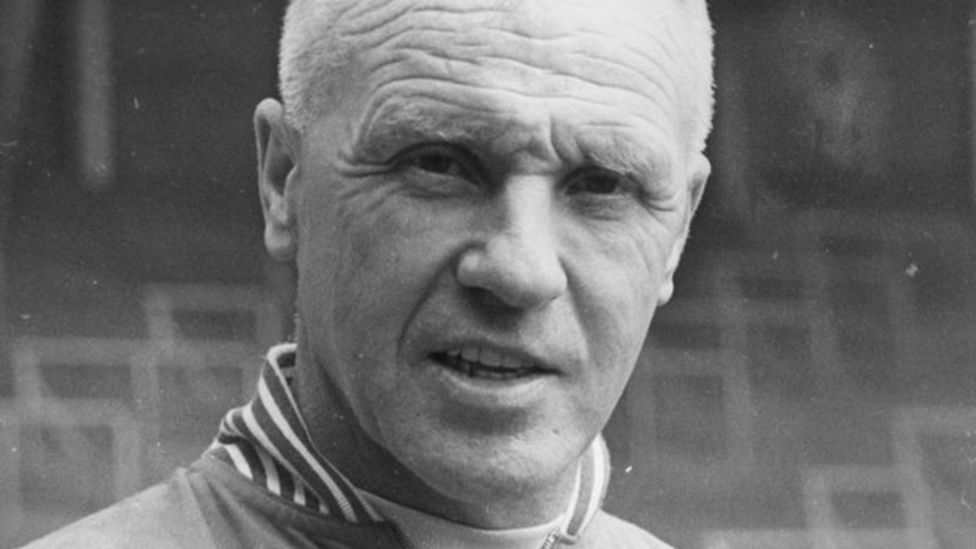 Bill Shankly: 'Godfather' of Liverpool celebrated in mural - BBC News