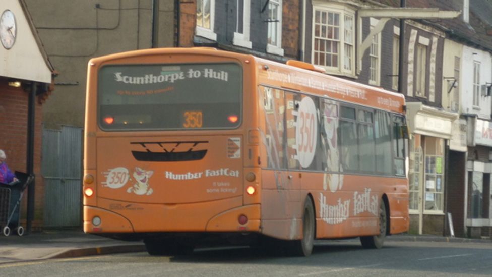 Witnesses sought over Hull bus passenger's death - BBC News