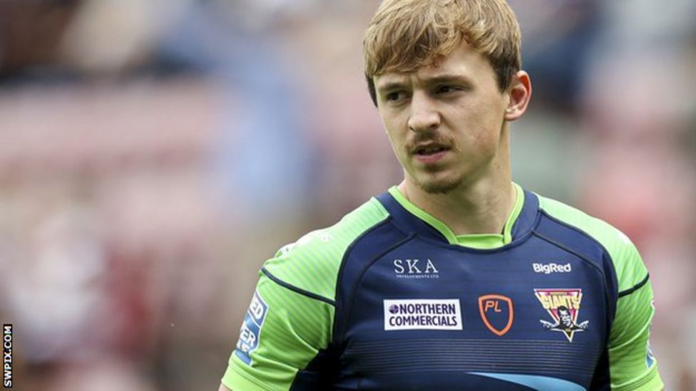 Olly Ashall-Bott: Huddersfield Giants full-back signs new one-year deal ...