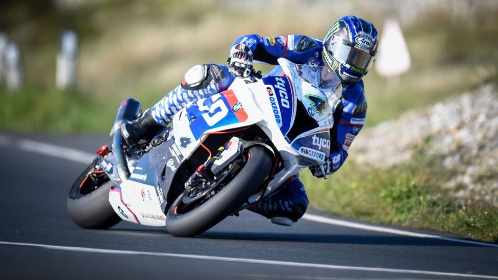 Isle of Man TT 2016: Michael Dunlop earns win in Superbike opener - BBC ...