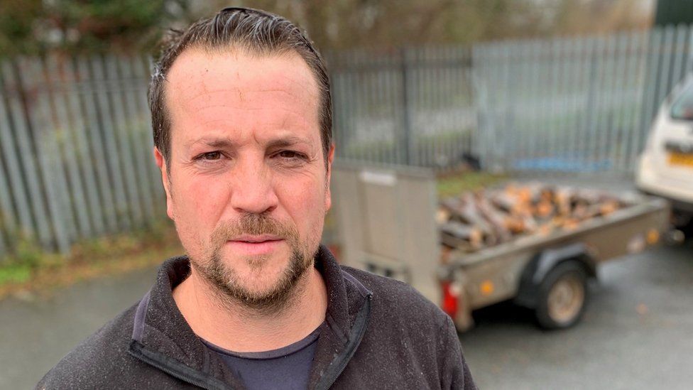 Herefordshire: The rural communities struggling in fuel poverty - BBC News