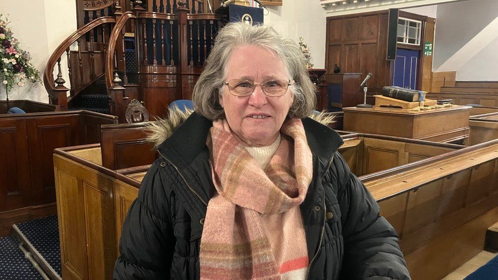 Barddoniaeth i lenwi hen gapel yng Ngheredigion? - BBC Cymru Fyw