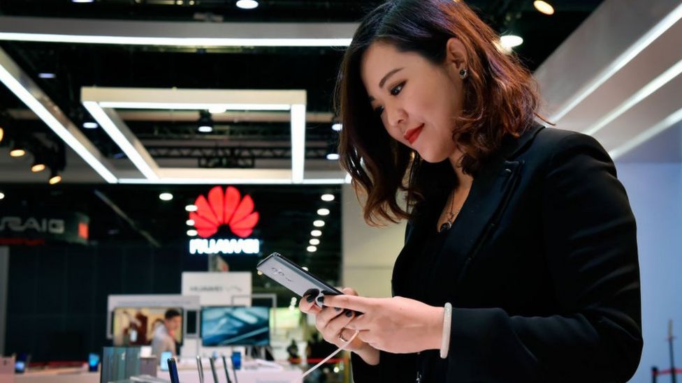 Huawei takes top spot in global phone shipments for first time - BBC News